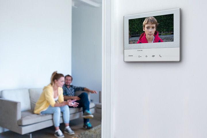 Installer un interphone ou un vidéophone à Caen - Deauville - Cabléo ...